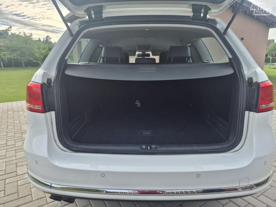 White Volkswagen Passat 2011 in Jonava, with an engine capacity of 2.00 L and mileage of 315 thousand km for 4000 €, photo 17 on AUTOMOTO.COM.LV