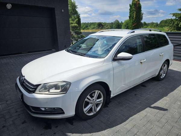 White Volkswagen Passat 2011 in Kaunas, with an engine capacity of 1.40 L and mileage of 360 thousand km for 2200 €, photo 1 on AUTOMOTO.COM.LV