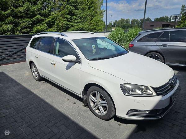 White Volkswagen Passat 2011 in Kaunas, with an engine capacity of 1.40 L and mileage of 360 thousand km for 2200 €, photo 2 on AUTOMOTO.COM.LV