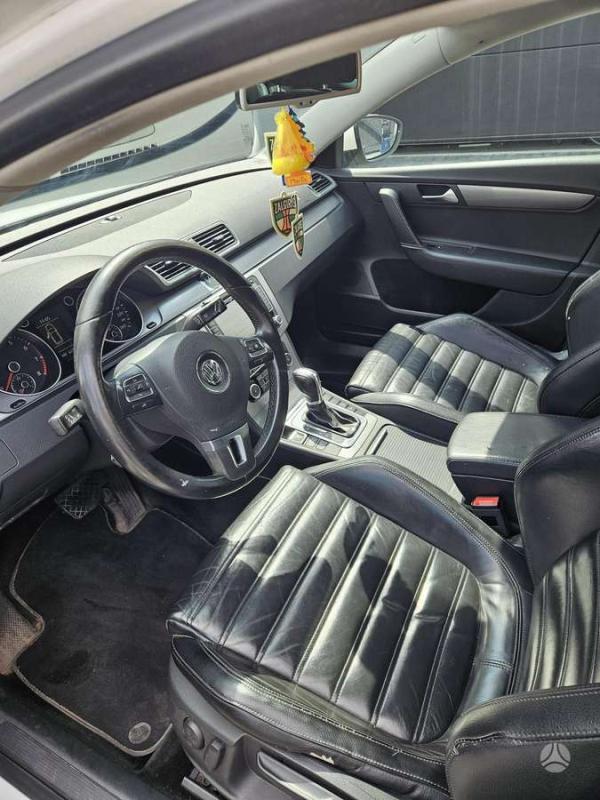 White Volkswagen Passat 2011 in Kaunas, with an engine capacity of 1.40 L and mileage of 360 thousand km for 2200 €, photo 3 on AUTOMOTO.COM.LV