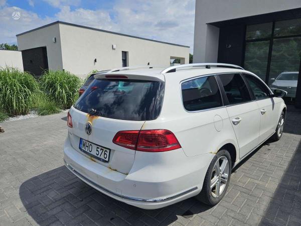 White Volkswagen Passat 2011 in Kaunas, with an engine capacity of 1.40 L and mileage of 360 thousand km for 2200 €, photo 8 on AUTOMOTO.COM.LV