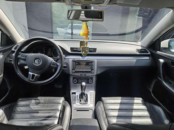 White Volkswagen Passat 2011 in Kaunas, with an engine capacity of 1.40 L and mileage of 360 thousand km for 2200 €, photo 9 on AUTOMOTO.COM.LV