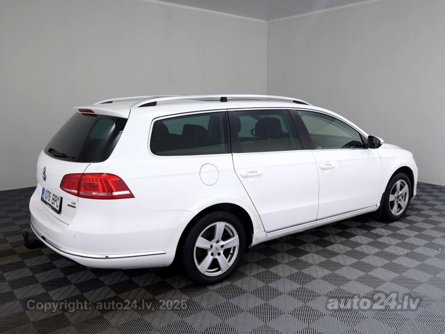 White Volkswagen Passat 2011 in Tallinn, with an engine capacity of 1.40 L and mileage of 335 thousand km for 899 €, photo 4 on AUTOMOTO.COM.LV