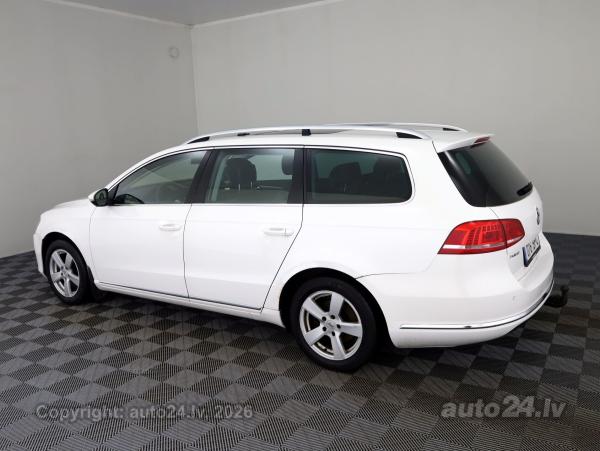 White Volkswagen Passat 2011 in Tallinn, with an engine capacity of 1.40 L and mileage of 335 thousand km for 899 €, photo 4 on AUTOMOTO.COM.LV