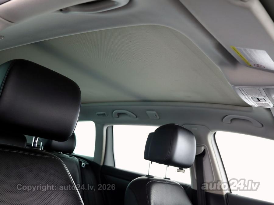 White Volkswagen Passat 2011 in Tallinn, with an engine capacity of 1.40 L and mileage of 335 thousand km for 899 €, photo 9 on AUTOMOTO.COM.LV