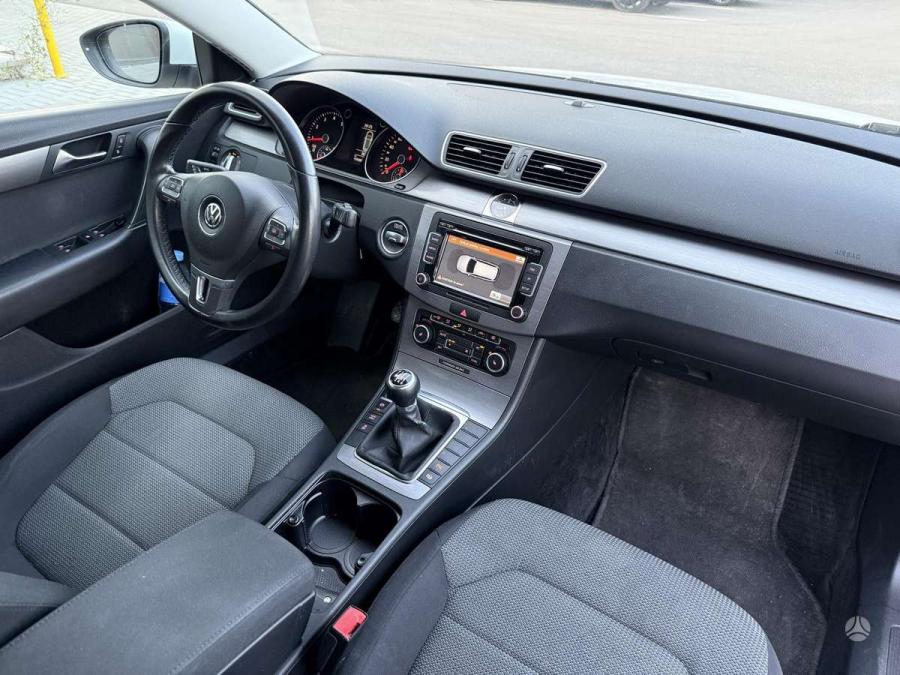 Balts Volkswagen Passat 2011 Viļņa, ar dzinēja tilpumu 1.39 L un nobraukumu 199 tūkst. km par 2200 €, foto 10 vietnē AUTOMOTO.COM.LV