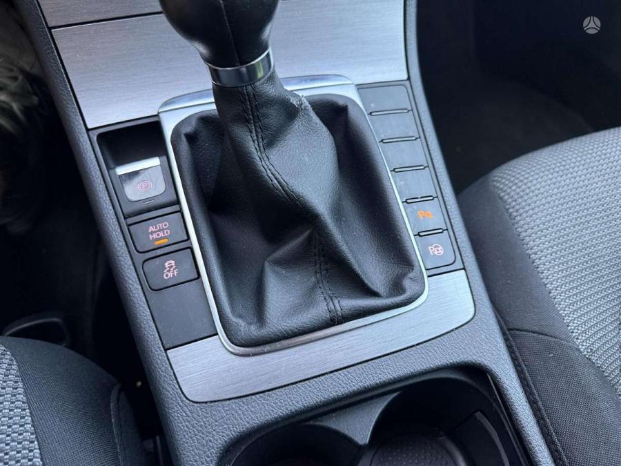 Balts Volkswagen Passat 2011 Viļņa, ar dzinēja tilpumu 1.39 L un nobraukumu 199 tūkst. km par 2200 €, foto 12 vietnē AUTOMOTO.COM.LV