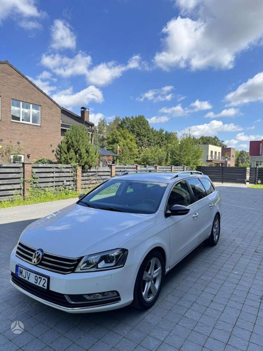 White Volkswagen Passat 2012 in Klaipeda, with an engine capacity of 1.97 L and mileage of 362 thousand km for 5900 €, photo 1 on AUTOMOTO.COM.LV