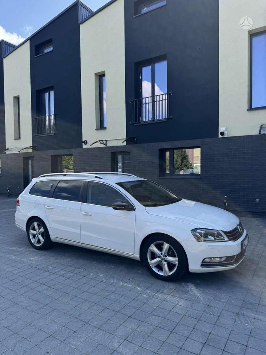 White Volkswagen Passat 2012 in Klaipeda, with an engine capacity of 1.97 L and mileage of 362 thousand km for 5900 €, photo 2 on AUTOMOTO.COM.LV