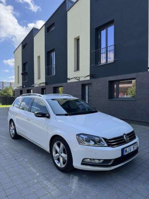 White Volkswagen Passat 2012 in Klaipeda, with an engine capacity of 1.97 L and mileage of 362 thousand km for 5900 €, photo 4 on AUTOMOTO.COM.LV
