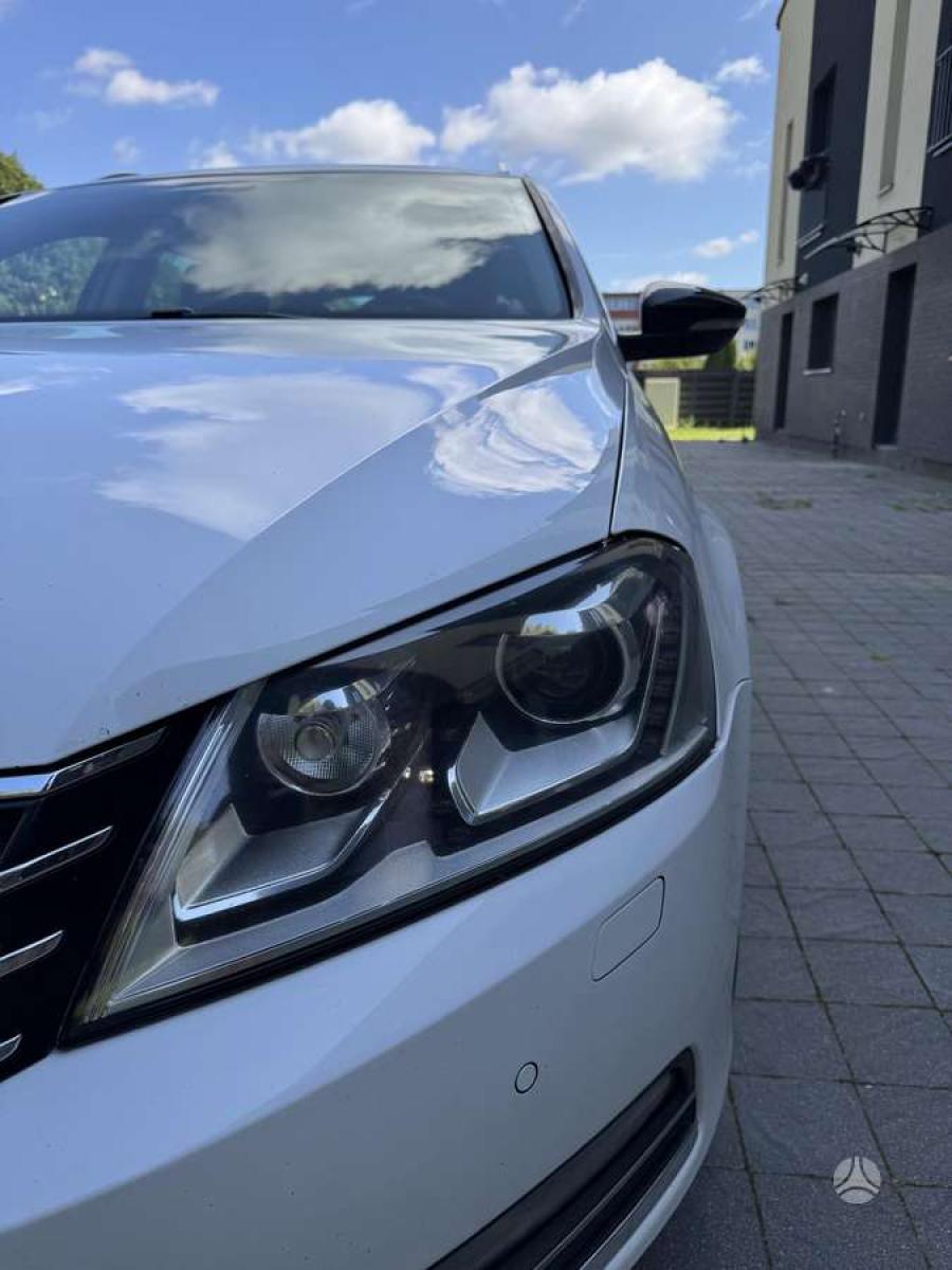 White Volkswagen Passat 2012 in Klaipeda, with an engine capacity of 1.97 L and mileage of 362 thousand km for 5900 €, photo 5 on AUTOMOTO.COM.LV