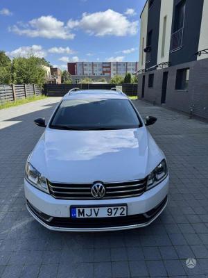 White Volkswagen Passat 2012 in Klaipeda, with an engine capacity of 1.97 L and mileage of 362 thousand km for 5900 €, photo 6 on AUTOMOTO.COM.LV