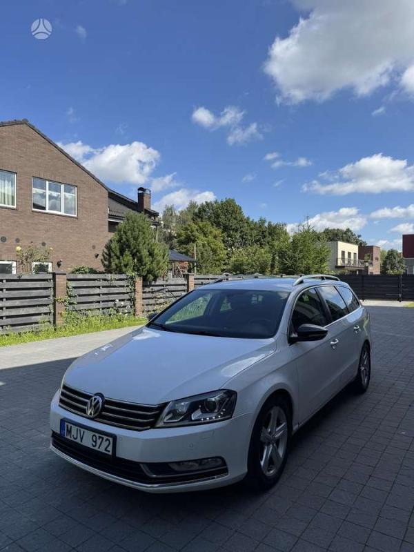 White Volkswagen Passat 2012 in Klaipeda, with an engine capacity of 1.97 L and mileage of 362 thousand km for 5900 €, photo 7 on AUTOMOTO.COM.LV