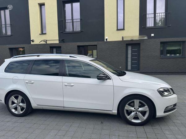 White Volkswagen Passat 2012 in Klaipeda, with an engine capacity of 1.97 L and mileage of 362 thousand km for 5900 €, photo 9 on AUTOMOTO.COM.LV