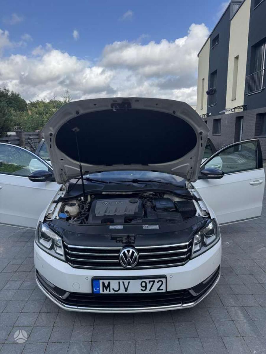 White Volkswagen Passat 2012 in Klaipeda, with an engine capacity of 1.97 L and mileage of 362 thousand km for 5900 €, photo 16 on AUTOMOTO.COM.LV