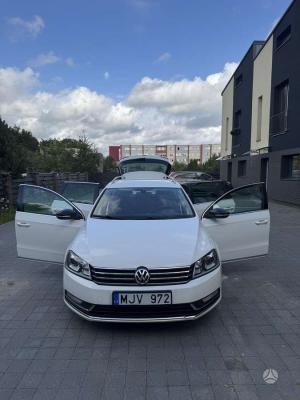 White Volkswagen Passat 2012 in Klaipeda, with an engine capacity of 1.97 L and mileage of 362 thousand km for 5900 €, photo 17 on AUTOMOTO.COM.LV