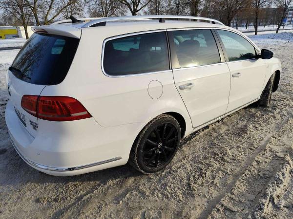 White Volkswagen Passat 2012 in Alytus, with an engine capacity of 1.97 L and mileage of 301 thousand km for 5900 €, photo 3 on AUTOMOTO.COM.LV