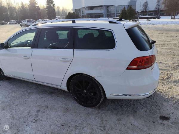 White Volkswagen Passat 2012 in Alytus, with an engine capacity of 1.97 L and mileage of 301 thousand km for 5900 €, photo 5 on AUTOMOTO.COM.LV