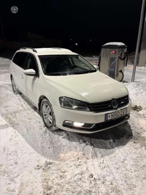 White Volkswagen Passat 2012 in Palanga, with an engine capacity of 1.40 L and mileage of 286 thousand km for 3900 €, photo  on AUTOMOTO.COM.LV