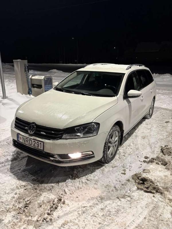 White Volkswagen Passat 2012 in Palanga, with an engine capacity of 1.40 L and mileage of 286 thousand km for 3900 €, photo 2 on AUTOMOTO.COM.LV
