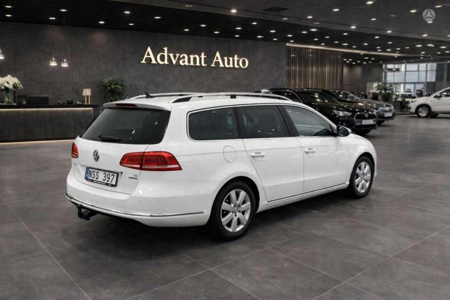 White Volkswagen Passat 2012 in Vilnius, with an engine capacity of 1.39 L and mileage of 282 thousand km for 6600 €, photo 3 on AUTOMOTO.COM.LV