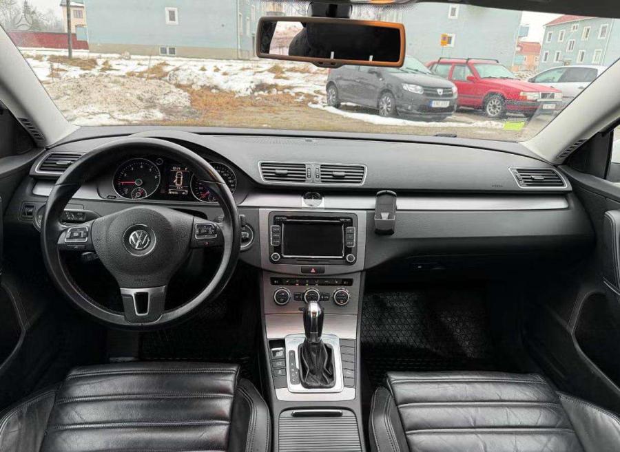 White Volkswagen Passat 2012 in Vilnius, with an engine capacity of 1.39 L and mileage of 282 thousand km for 6600 €, photo 5 on AUTOMOTO.COM.LV