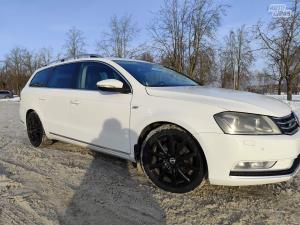 White Volkswagen Passat 2012 in Alytus, with an engine capacity of 2.00 L and mileage of 304 thousand km for 5850 €, photo 3 on AUTOMOTO.COM.LV