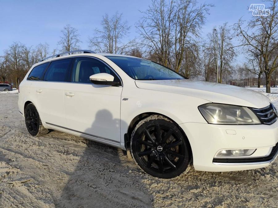 White Volkswagen Passat 2012 in Alytus, with an engine capacity of 2.00 L and mileage of 304 thousand km for 5850 €, photo 3 on AUTOMOTO.COM.LV