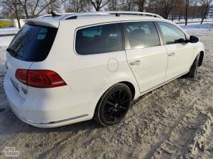 White Volkswagen Passat 2012 in Alytus, with an engine capacity of 2.00 L and mileage of 304 thousand km for 5850 €, photo 4 on AUTOMOTO.COM.LV