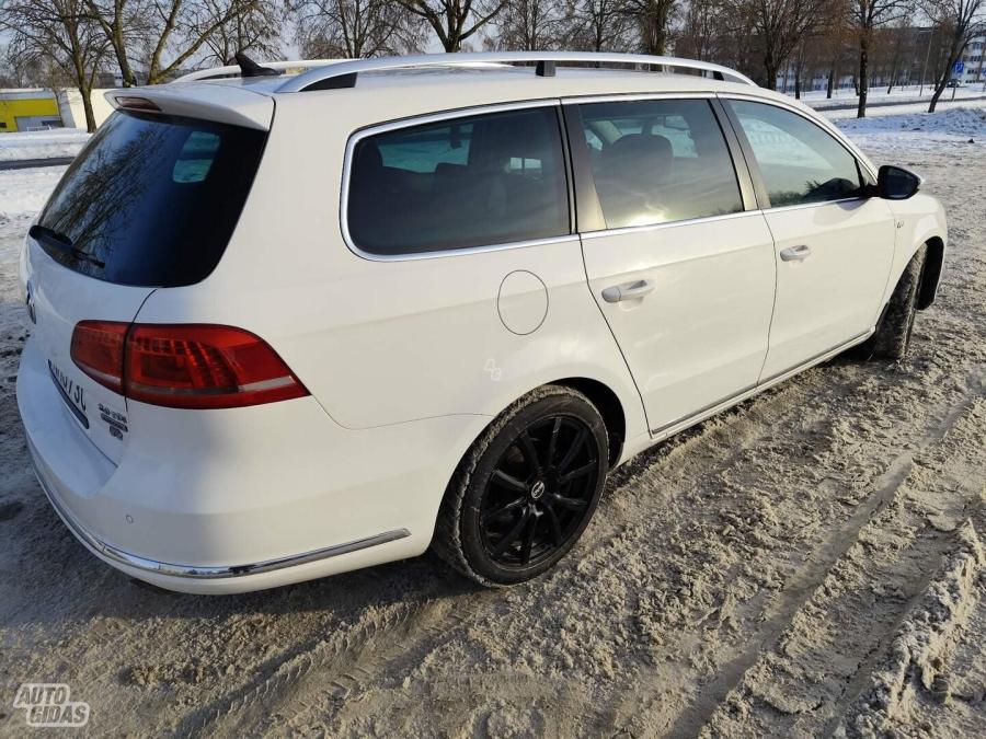 White Volkswagen Passat 2012 in Alytus, with an engine capacity of 2.00 L and mileage of 304 thousand km for 5850 €, photo 4 on AUTOMOTO.COM.LV