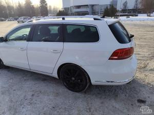 White Volkswagen Passat 2012 in Alytus, with an engine capacity of 2.00 L and mileage of 304 thousand km for 5850 €, photo 6 on AUTOMOTO.COM.LV