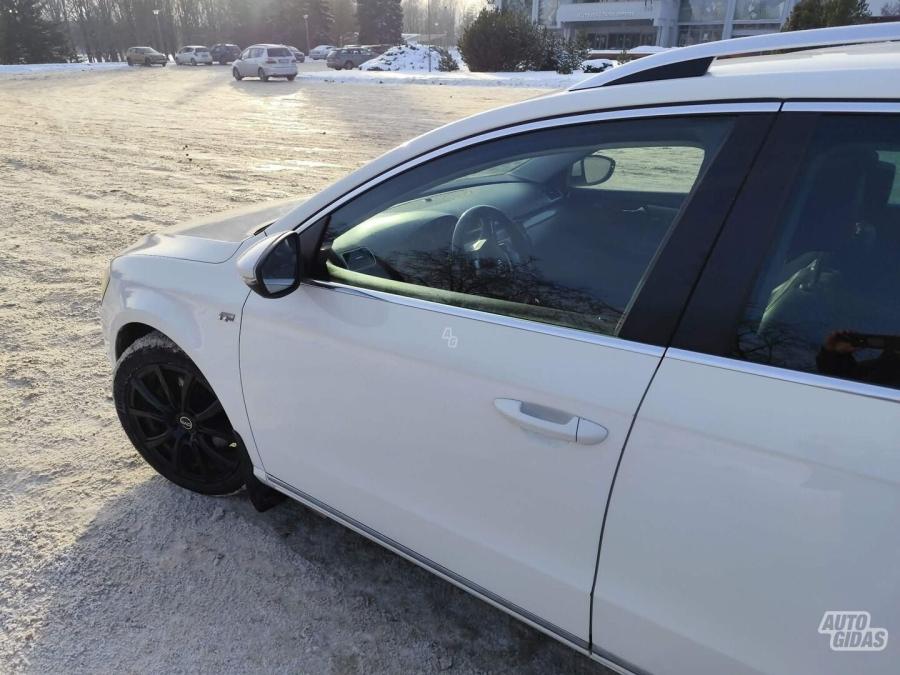 White Volkswagen Passat 2012 in Alytus, with an engine capacity of 2.00 L and mileage of 304 thousand km for 5850 €, photo 7 on AUTOMOTO.COM.LV