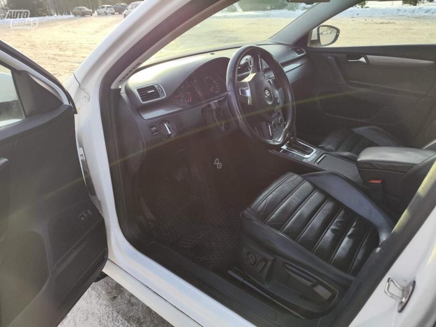 White Volkswagen Passat 2012 in Alytus, with an engine capacity of 2.00 L and mileage of 304 thousand km for 5850 €, photo 8 on AUTOMOTO.COM.LV