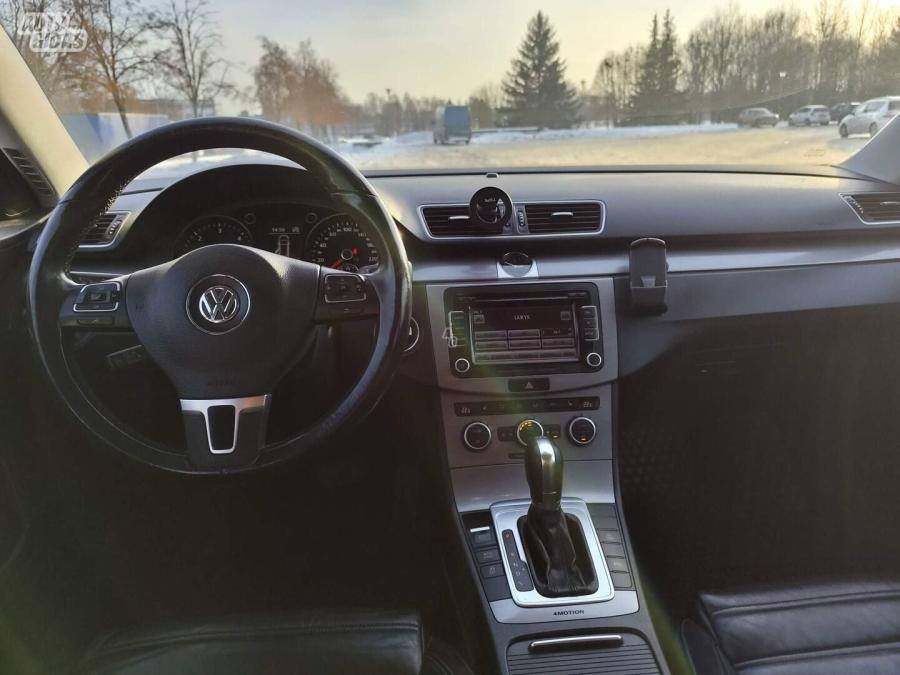 White Volkswagen Passat 2012 in Alytus, with an engine capacity of 2.00 L and mileage of 304 thousand km for 5850 €, photo 11 on AUTOMOTO.COM.LV
