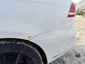 White Volkswagen Passat 2012 in Alytus, with an engine capacity of 2.00 L and mileage of 304 thousand km for 5850 €, photo 19 on AUTOMOTO.COM.LV