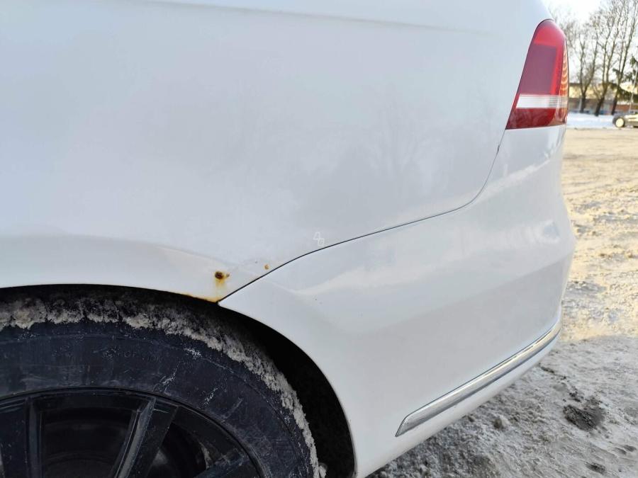 White Volkswagen Passat 2012 in Alytus, with an engine capacity of 2.00 L and mileage of 304 thousand km for 5850 €, photo 19 on AUTOMOTO.COM.LV