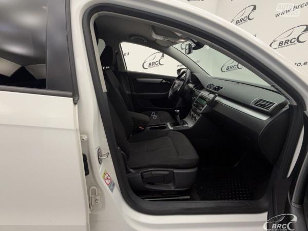 White Volkswagen Passat 2012 in Avizieniai, with an engine capacity of 1.60 L and mileage of 298 thousand km for 4200 €, photo 4 on AUTOMOTO.COM.LV