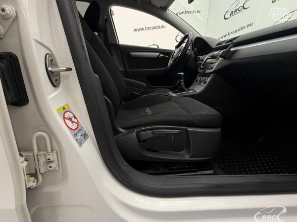 White Volkswagen Passat 2012 in Avizieniai, with an engine capacity of 1.60 L and mileage of 298 thousand km for 4200 €, photo 6 on AUTOMOTO.COM.LV