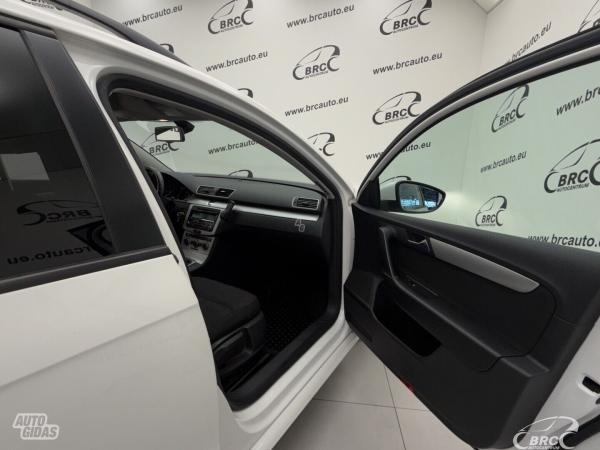 White Volkswagen Passat 2012 in Avizieniai, with an engine capacity of 1.60 L and mileage of 298 thousand km for 4200 €, photo 8 on AUTOMOTO.COM.LV
