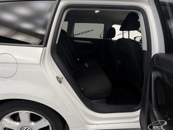 White Volkswagen Passat 2012 in Avizieniai, with an engine capacity of 1.60 L and mileage of 298 thousand km for 4200 €, photo 9 on AUTOMOTO.COM.LV