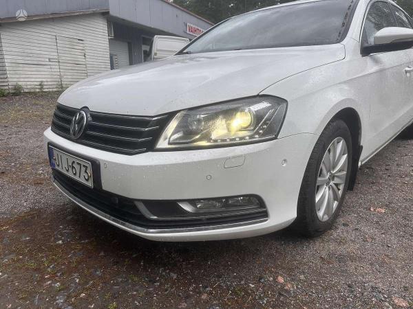 White Volkswagen Passat 2012 in Marijampole, with an engine capacity of 1.60 L and mileage of 305 thousand km for 3000 €, photo 1 on AUTOMOTO.COM.LV