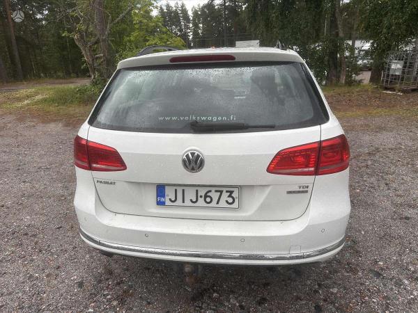 White Volkswagen Passat 2012 in Marijampole, with an engine capacity of 1.60 L and mileage of 305 thousand km for 3000 €, photo 5 on AUTOMOTO.COM.LV