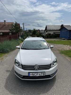 White Volkswagen Passat 2012 in Vilnius, with an engine capacity of 1.97 L and mileage of 305 thousand km for 5750 €, photo 3 on AUTOMOTO.COM.LV