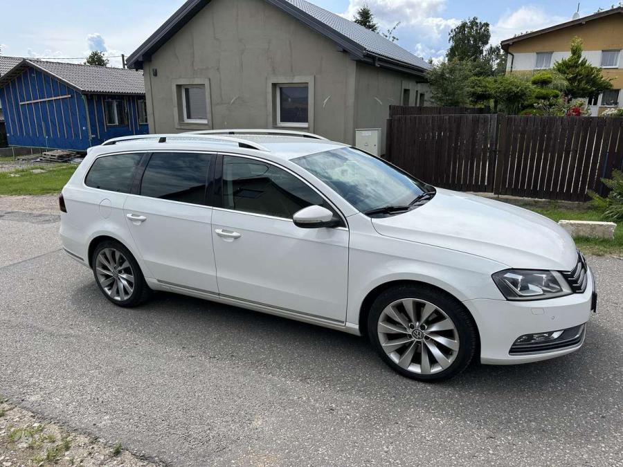 White Volkswagen Passat 2012 in Vilnius, with an engine capacity of 1.97 L and mileage of 305 thousand km for 5750 €, photo 5 on AUTOMOTO.COM.LV