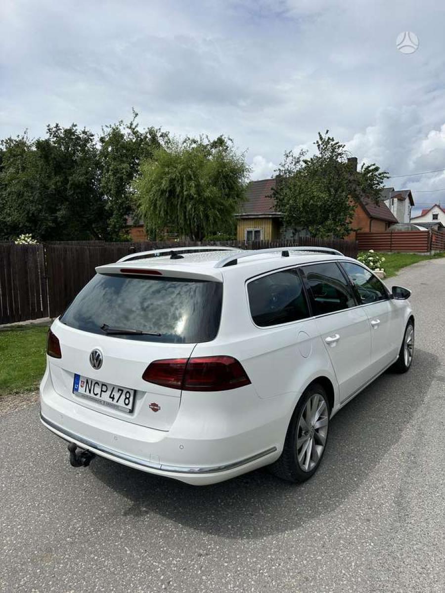 White Volkswagen Passat 2012 in Vilnius, with an engine capacity of 1.97 L and mileage of 305 thousand km for 5750 €, photo 6 on AUTOMOTO.COM.LV
