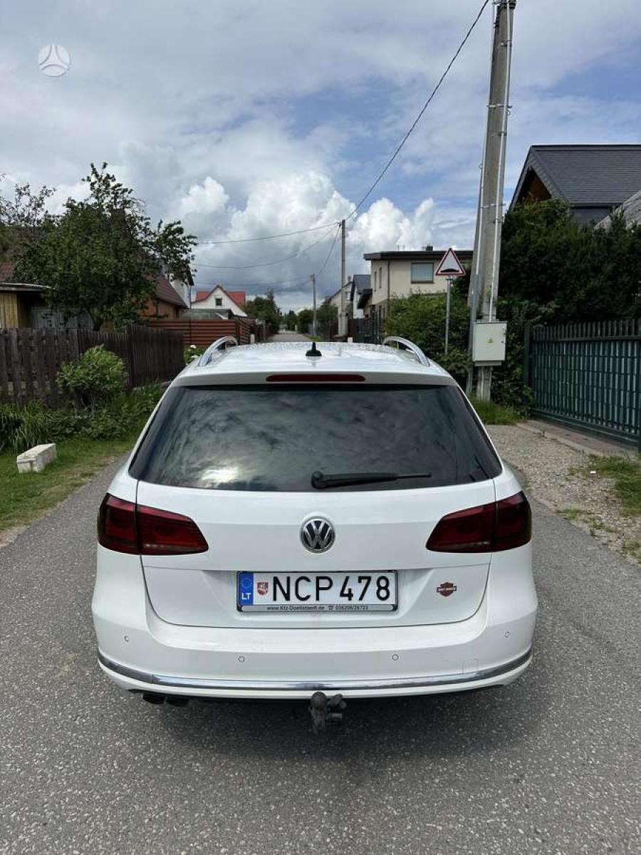 White Volkswagen Passat 2012 in Vilnius, with an engine capacity of 1.97 L and mileage of 305 thousand km for 5750 €, photo 8 on AUTOMOTO.COM.LV