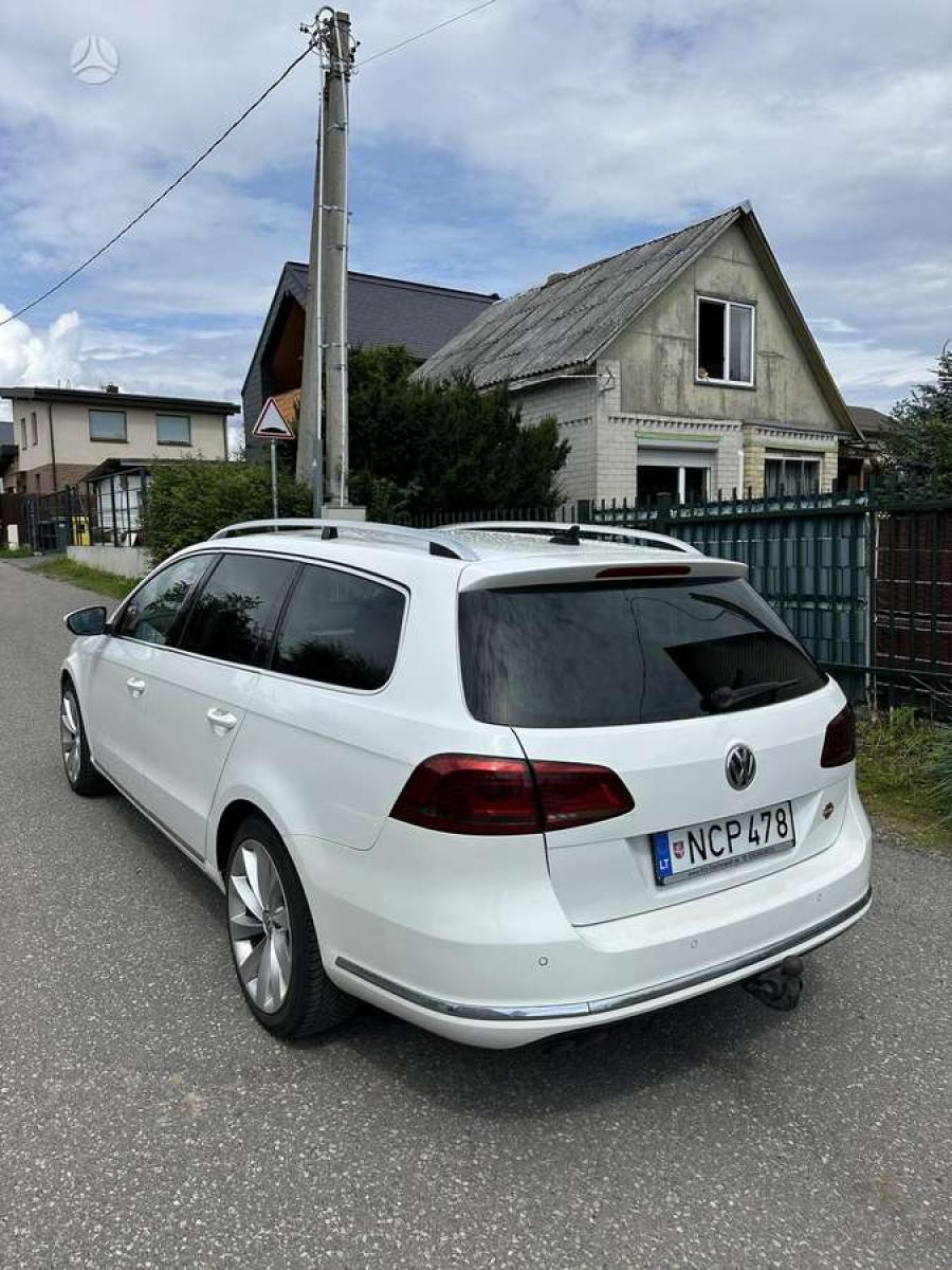 White Volkswagen Passat 2012 in Vilnius, with an engine capacity of 1.97 L and mileage of 305 thousand km for 5750 €, photo 9 on AUTOMOTO.COM.LV