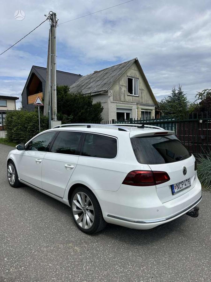 White Volkswagen Passat 2012 in Vilnius, with an engine capacity of 1.97 L and mileage of 305 thousand km for 5750 €, photo 10 on AUTOMOTO.COM.LV