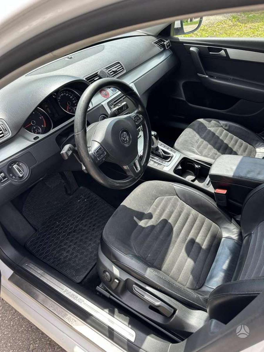 White Volkswagen Passat 2012 in Vilnius, with an engine capacity of 1.97 L and mileage of 305 thousand km for 5750 €, photo 12 on AUTOMOTO.COM.LV