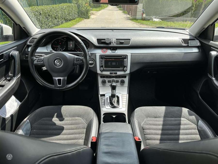 White Volkswagen Passat 2012 in Vilnius, with an engine capacity of 1.97 L and mileage of 305 thousand km for 5750 €, photo 15 on AUTOMOTO.COM.LV